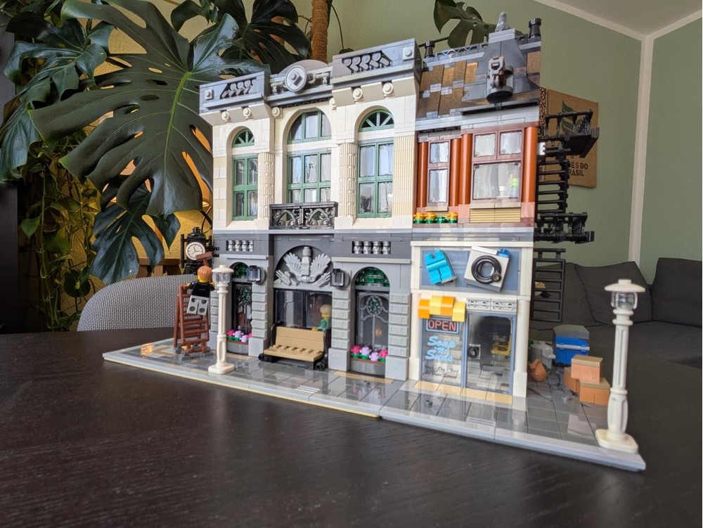 LEGO MOC-140087 The Great Brick Bank (10251) by Steven8D | Rebrickable ...