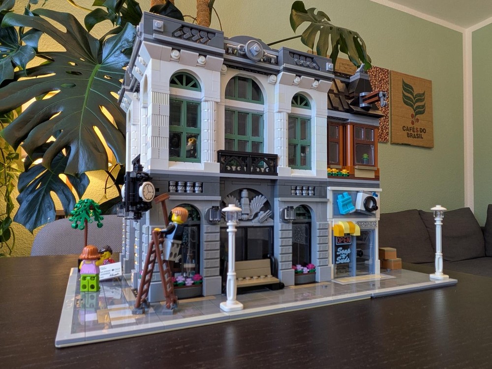LEGO MOC-140087 The Great Brick Bank (10251) by Steven8D | Rebrickable ...
