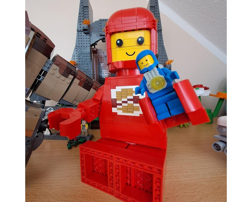 Lego Moc Big Classic Spaceman Red Brick Build By Dirk81 Rebrickable
