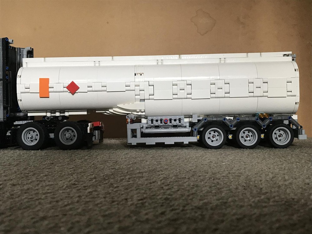 LEGO MOC Fuel Tanker Semi trailer by Smudge | Rebrickable - Build with LEGO