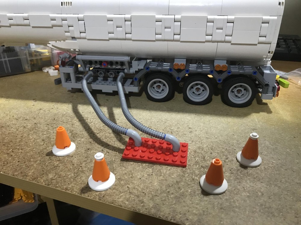 LEGO MOC Fuel Tanker Semi trailer by Smudge | Rebrickable - Build with LEGO