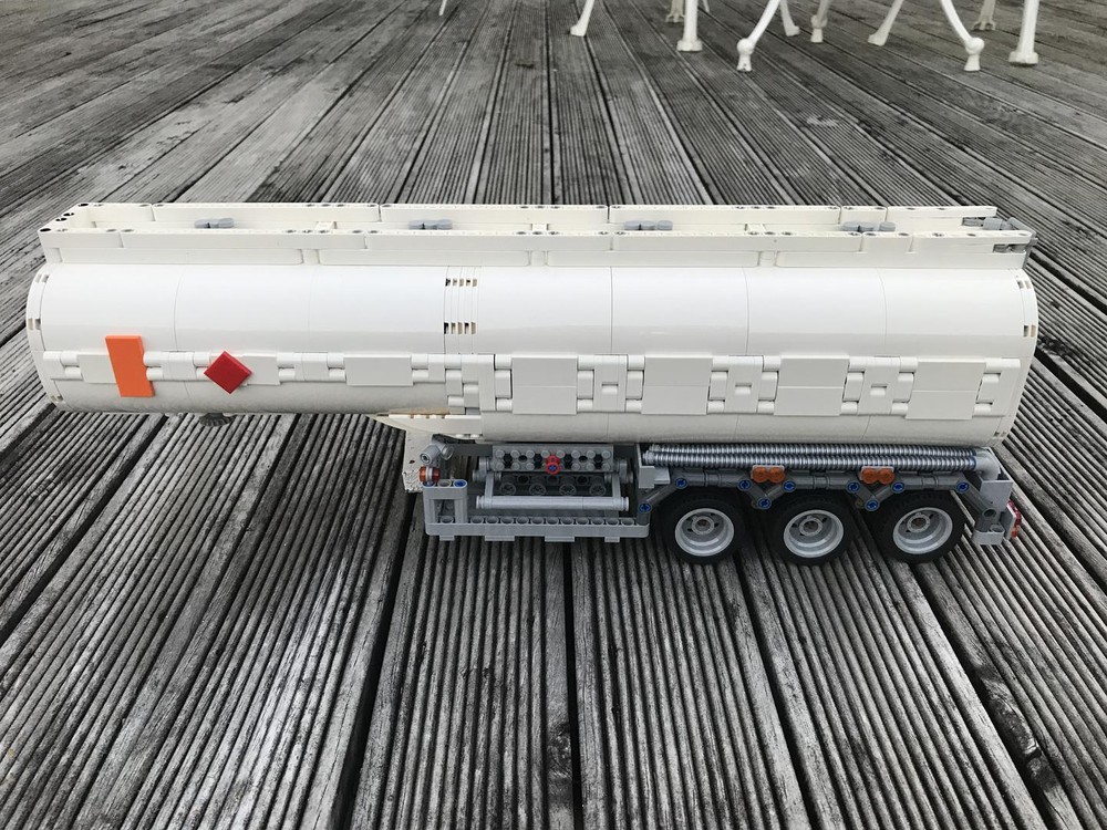 LEGO MOC Fuel Tanker Semi trailer by Smudge | Rebrickable - Build with LEGO