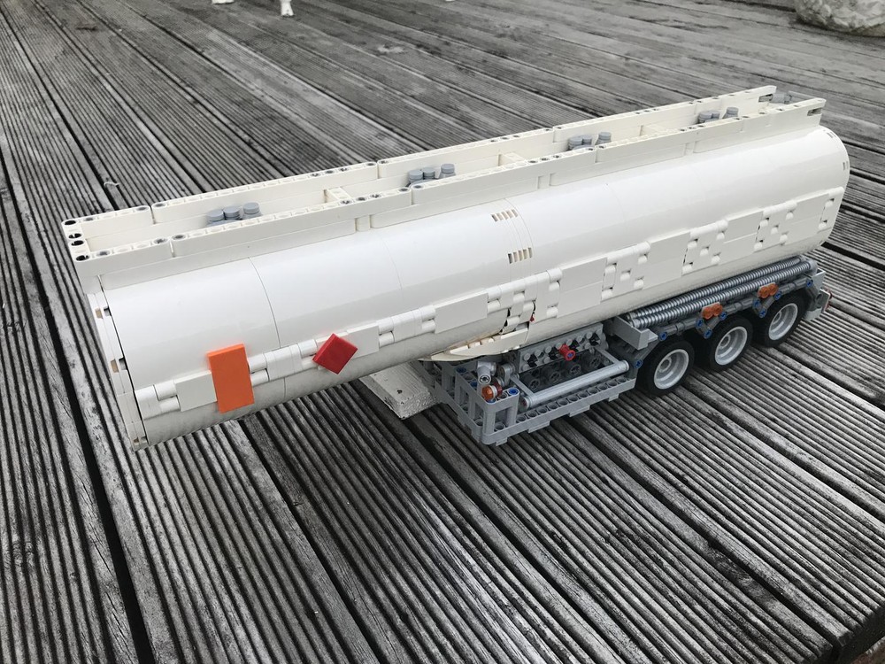 LEGO MOC Fuel Tanker Semi trailer by Smudge | Rebrickable - Build with LEGO