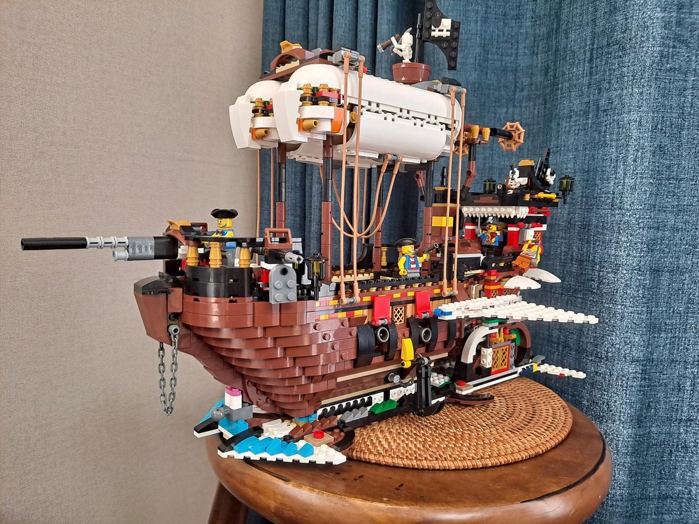 LEGO MOC Pirates Great Airship by hahaman_in_the_dark | Rebrickable ...