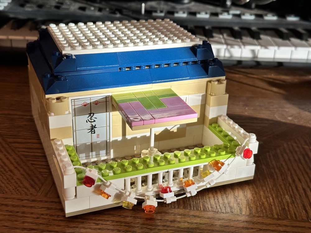 LEGO MOC Sunshine Cottage: Second Level & Roof by hughesathome ...