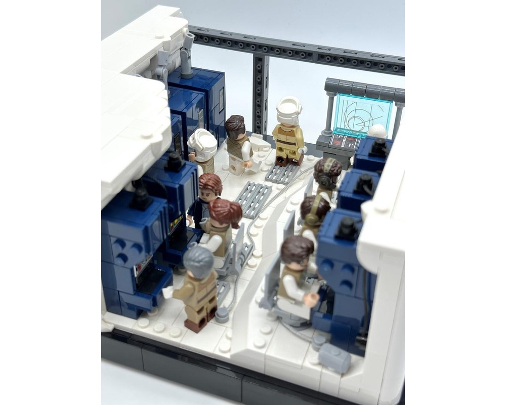 LEGO MOC Hoth Echo Base Command Center Diorama MOC by thecreatorrmocs ...