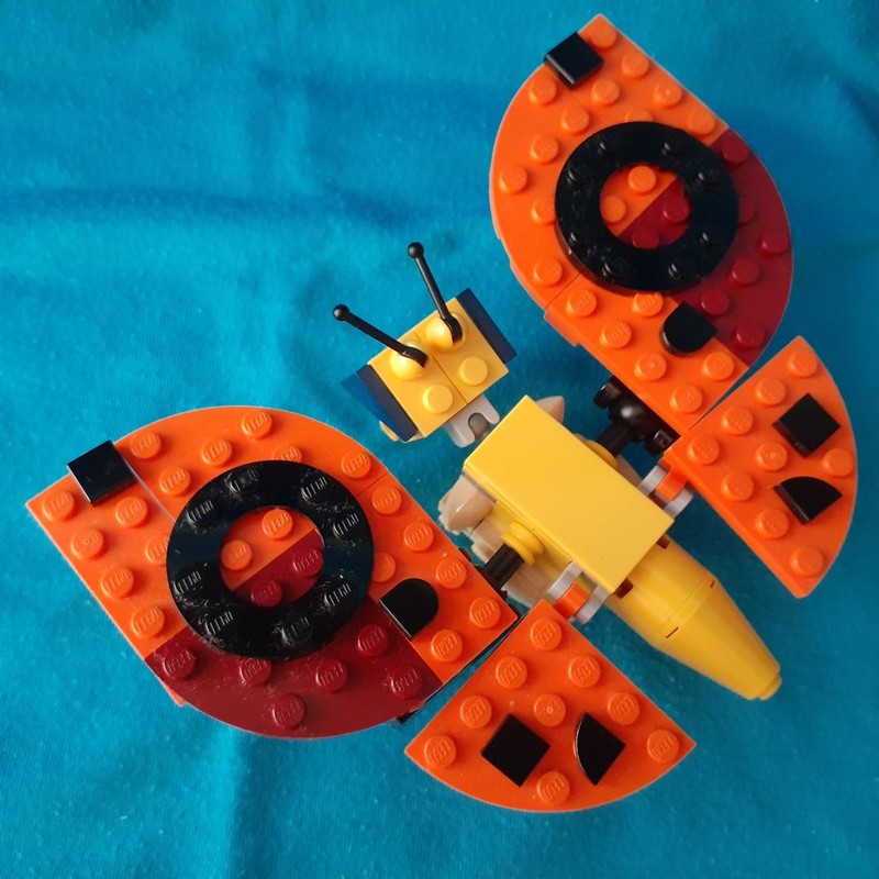 LEGO MOC Mothra by PRbrickbuilder | Rebrickable - Build with LEGO