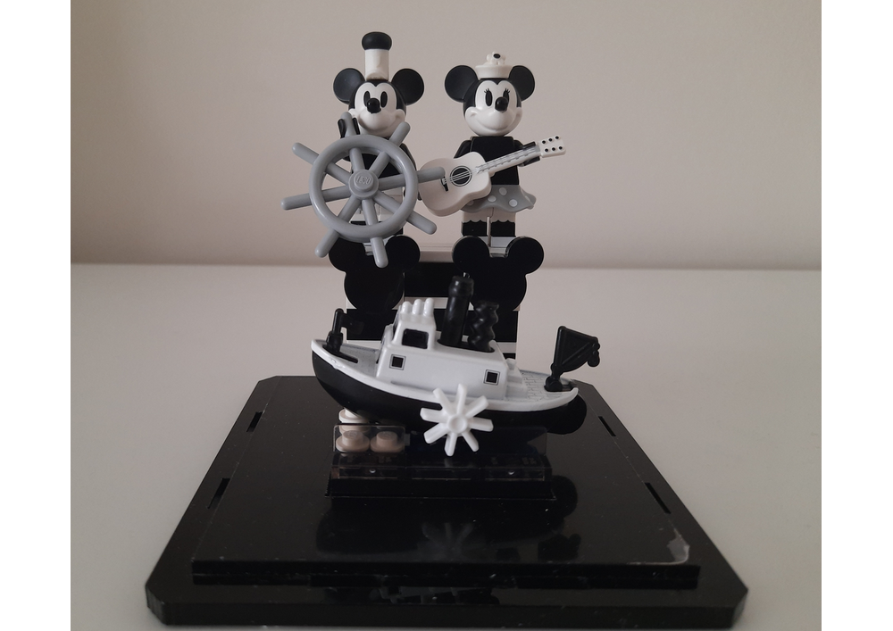 LEGO MOC Vintage Mickey and Minnie Diorama by gorkemm | Rebrickable ...