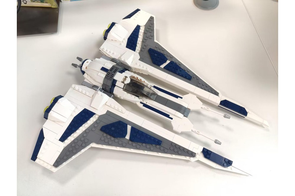 LEGO MOC Mandalorian starfighter Kom'rk-class fighter by LeslieLee ...