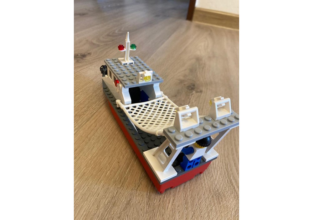 LEGO MOC Fishing Boat by Ftigr | Rebrickable - Build with LEGO