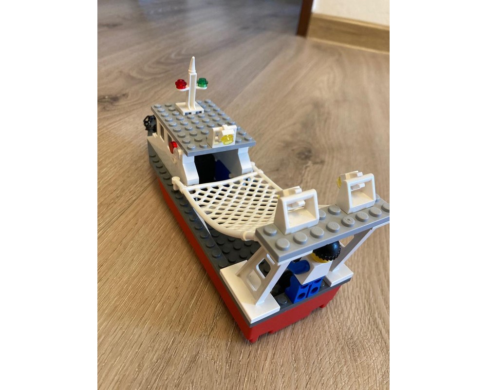 LEGO MOC Fishing Boat by Ftigr | Rebrickable - Build with LEGO