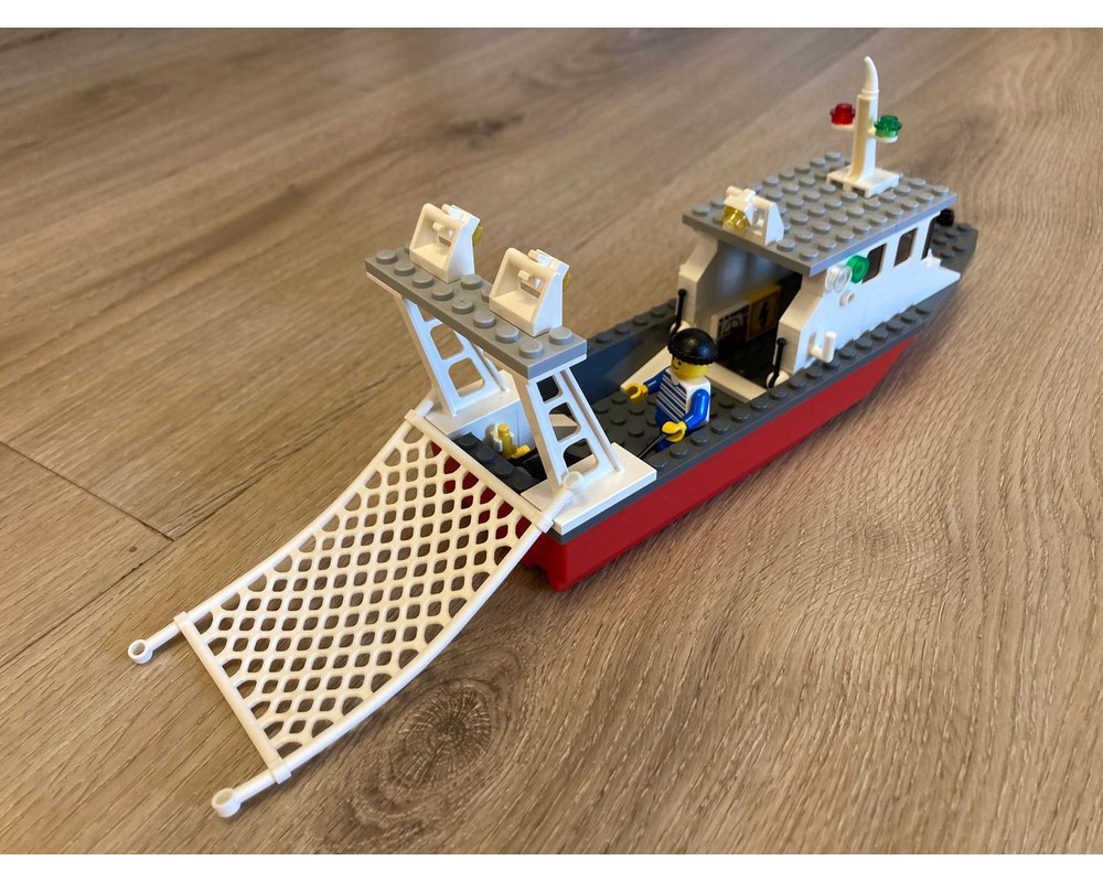 LEGO MOC Fishing Boat by Ftigr | Rebrickable - Build with LEGO