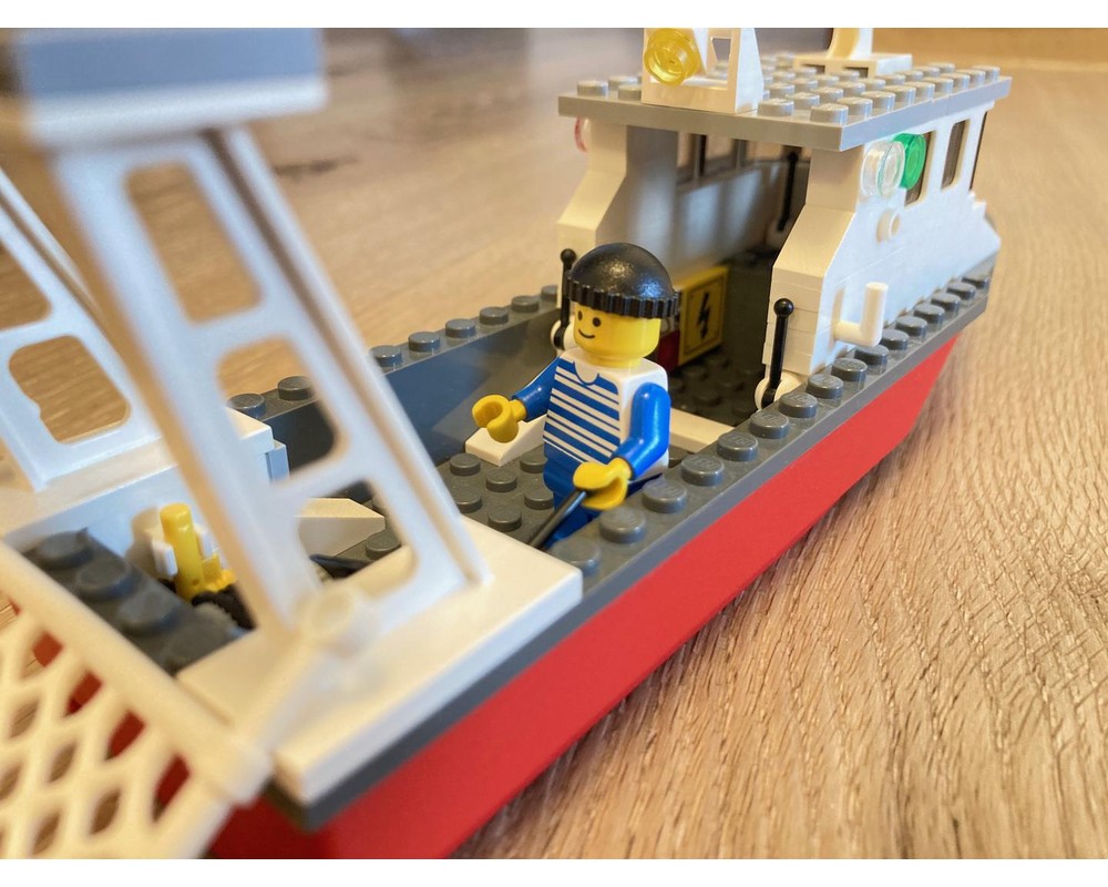 LEGO MOC Fishing Boat by Ftigr | Rebrickable - Build with LEGO