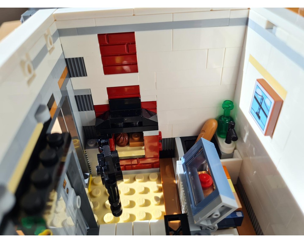LEGO MOC Parisian Bakery - modular Seinfeld 21328 alternative by Mictur ...