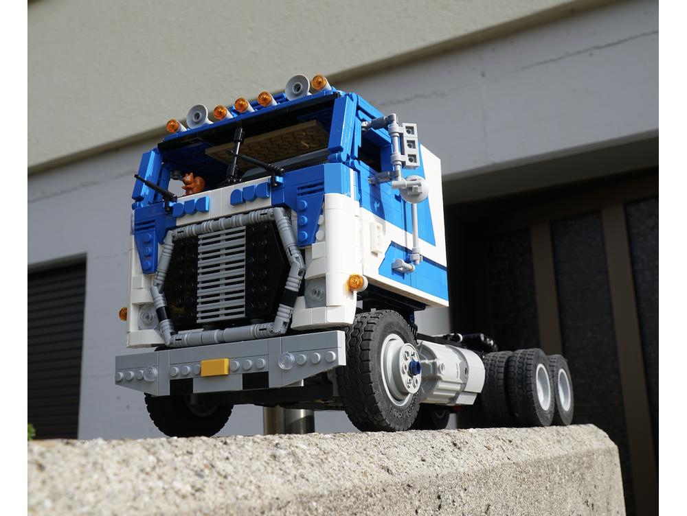 LEGO MOC FORD WT9000 1:17 Cabover Truck "Blue Mule" (White Line Fever ...