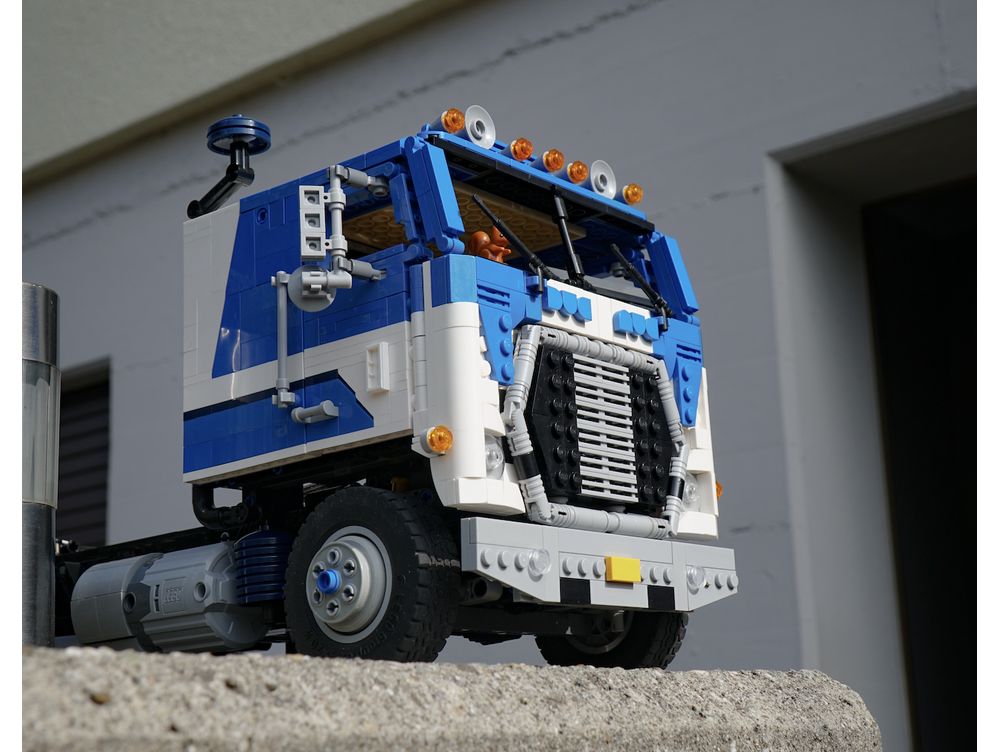 LEGO MOC FORD WT9000 1:17 Cabover Truck "Blue Mule" (White Line Fever ...