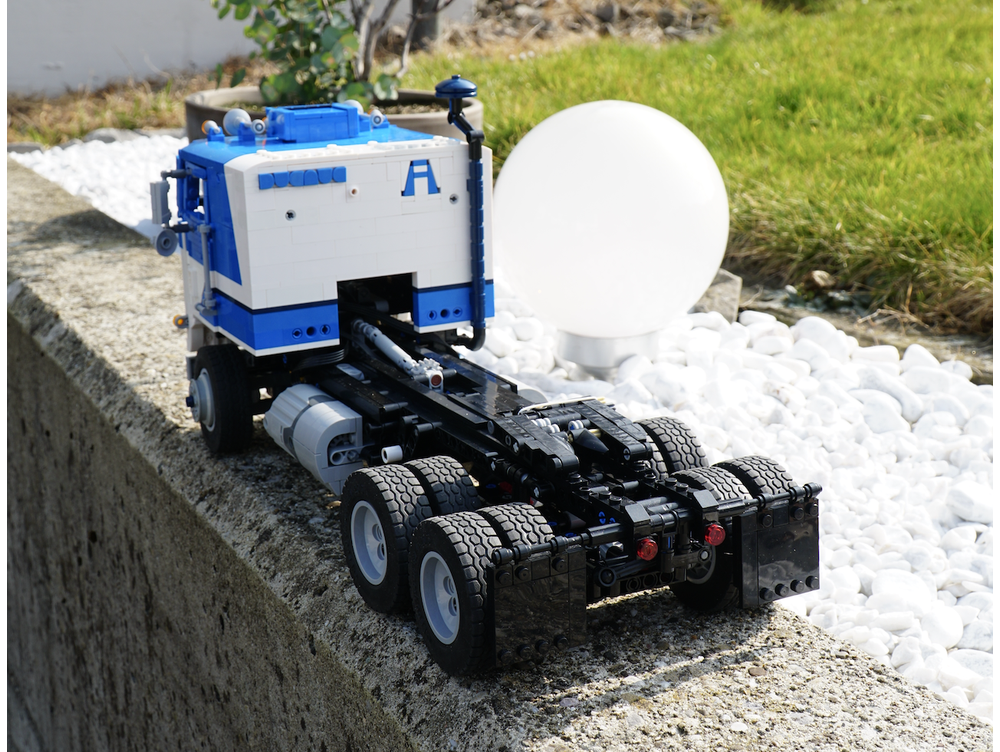 LEGO MOC FORD WT9000 1:17 Cabover Truck "Blue Mule" (White Line Fever ...