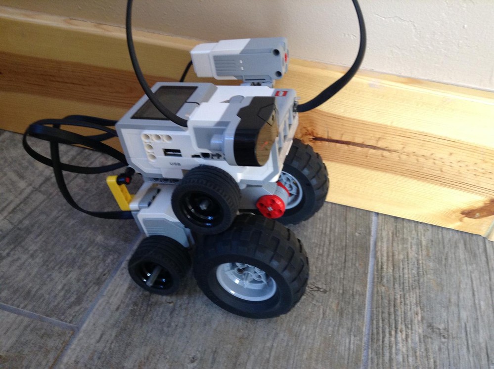 LEGO MOC Rolling Bot by TechnicBuilder47 | Rebrickable - Build with LEGO