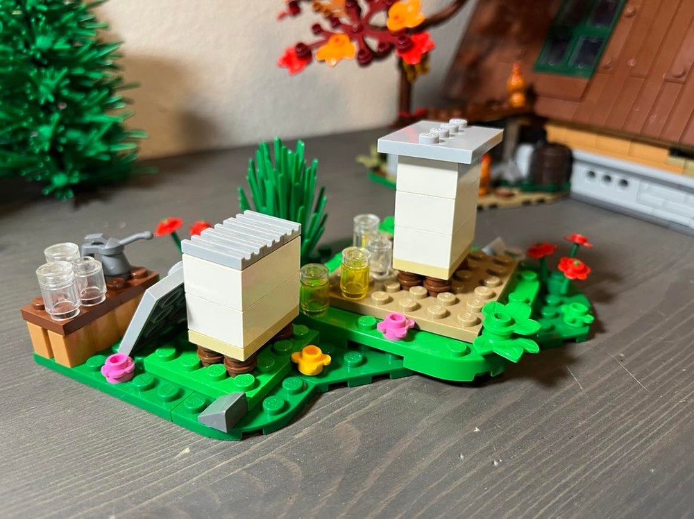 LEGO MOC Adorable Bee yard by Camobricktape | Rebrickable - Build with LEGO