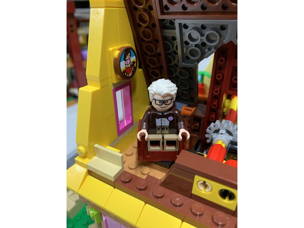 LEGO MOC Floating 'Up' House by rykfield | Rebrickable - Build with LEGO