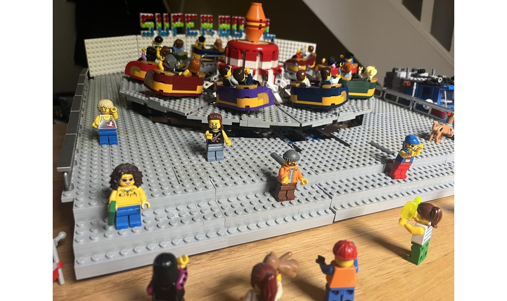 LEGO MOC Superbowl Fairground ride by Gdale | Rebrickable - Build with LEGO