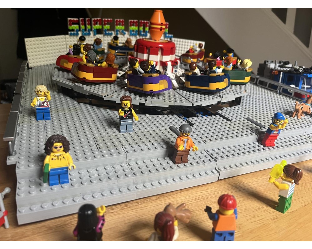 Lego Moc Superbowl Fairground Ride By Gdale Rebrickable Build With Lego