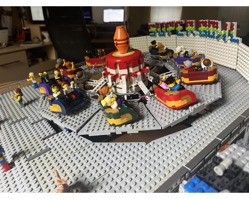 Lego Moc Superbowl Fairground Ride By Gdale Rebrickable Build With Lego