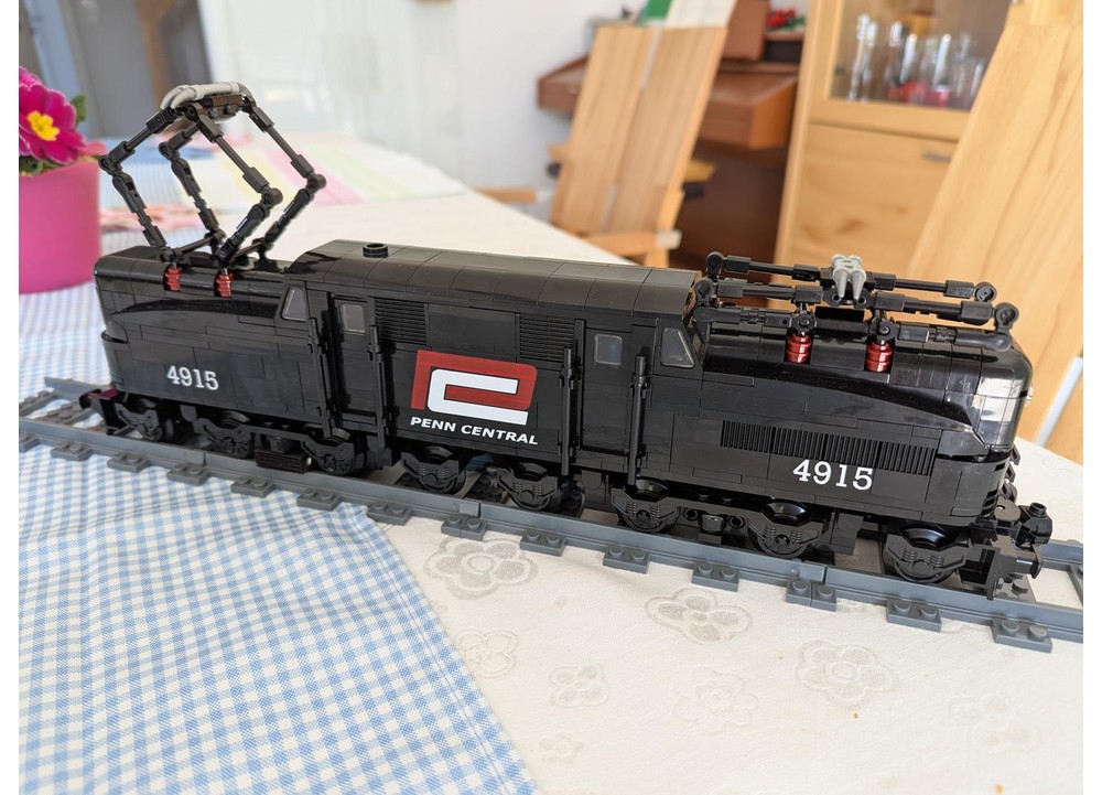 LEGO MOC-148452 GG1 Black (PRR & Penn Central Color Scheme) by c_bloxx ...
