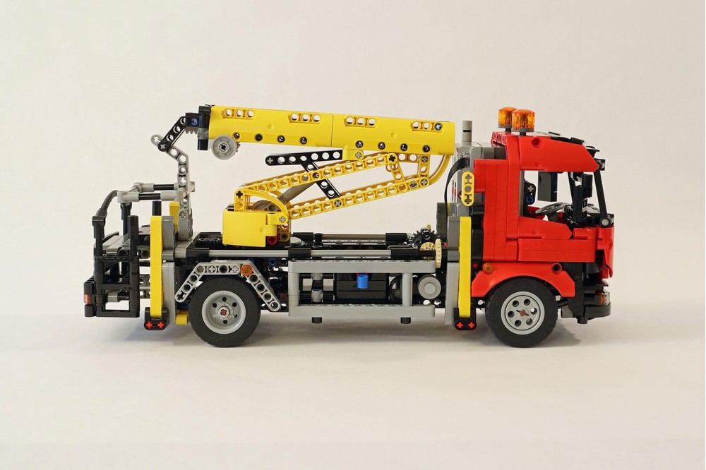 LEGO MOC Motorized Cherry Picker Upgraded by BrickMan7 | Rebrickable ...