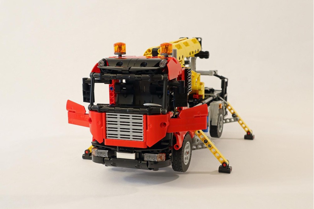 LEGO MOC Motorized Cherry Picker Upgraded by BrickMan7 | Rebrickable ...