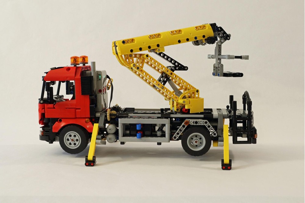 Lego Moc Motorized Cherry Picker Upgraded By Brickman7 Rebrickable