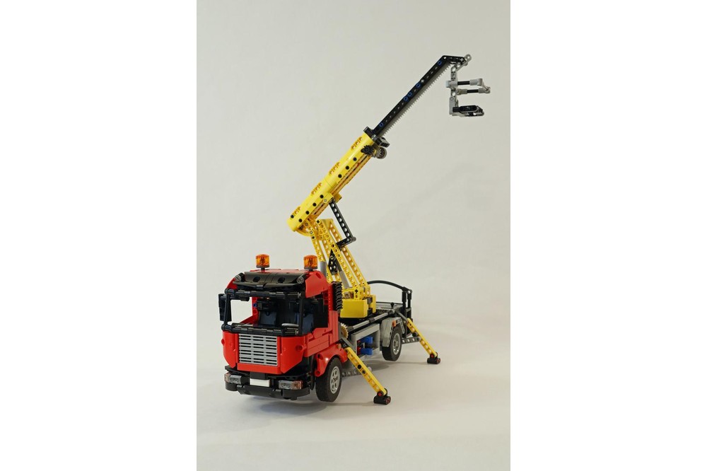 Lego Moc Motorized Cherry Picker Upgraded By Brickman7 Rebrickable