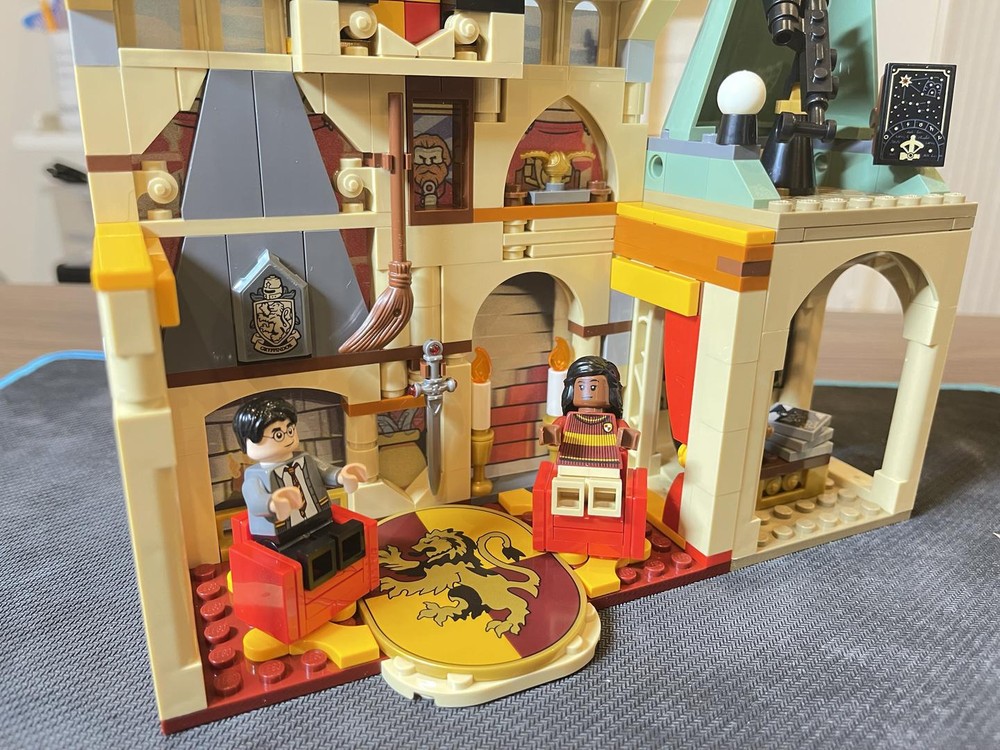 LEGO MOC Gryffindor House Banner to House Modular Conversion by roddlez ...