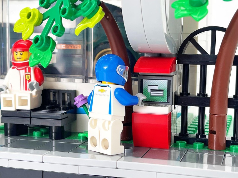 LEGO MOC Car Shop by IBrickedItUp | Rebrickable - Build with LEGO