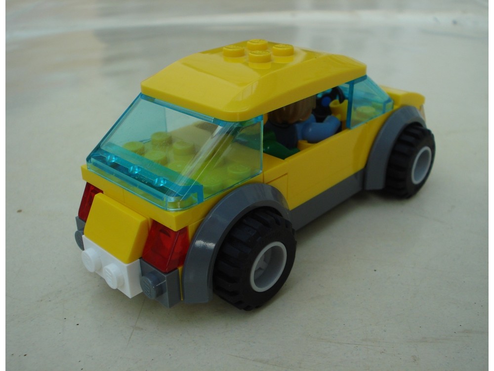LEGO MOC 4435 yellow car by Leo1 | Rebrickable - Build with LEGO