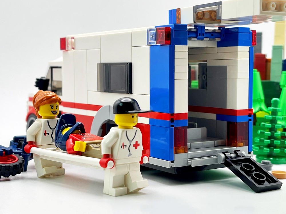 Lego Moc Ambulance By Ibrickeditup Rebrickable Build With Lego