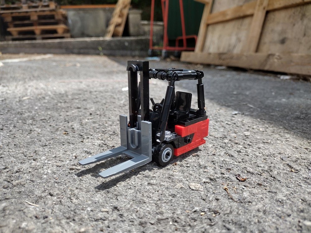 LEGO MOC Electric Forklift by EvilEnderman | Rebrickable - Build with LEGO