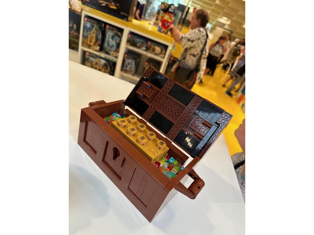 LEGO MOC-152265 Upscaled Pirate Treasure Chest Tribute by MrLilly ...
