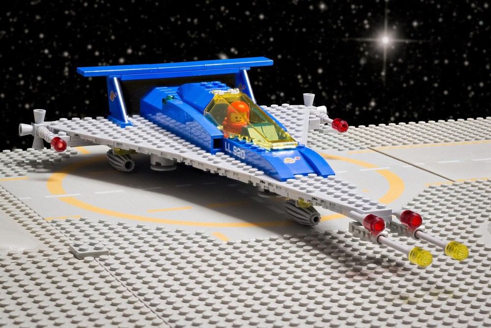 LEGO MOC LL920, the next generation One Man Spaceship by PeterRT ...