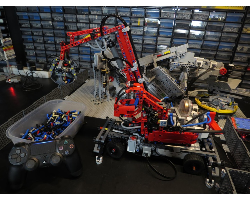 LEGO MOC RC Material Handler PS4 controlled by Mr_Jos | Rebrickable ...