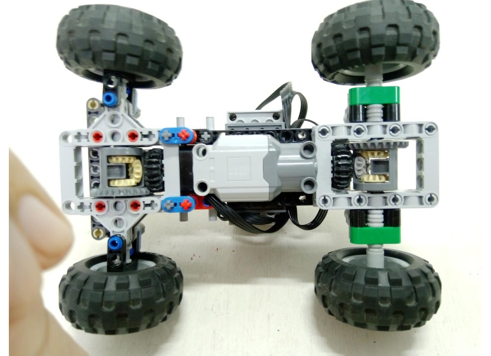 LEGO MOC The smallest 4x4 car with differentials by aas | Rebrickable ...