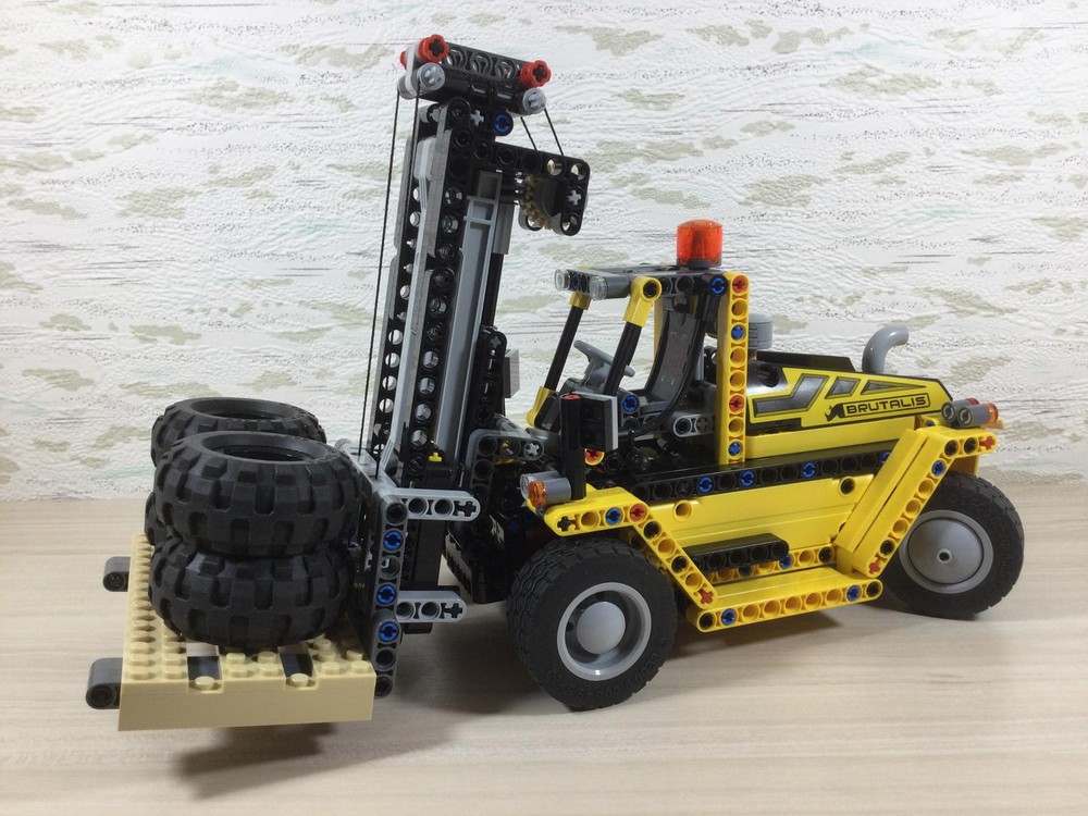 LEGO MOC Technic Forklift by SerTula2 | Rebrickable - Build with LEGO