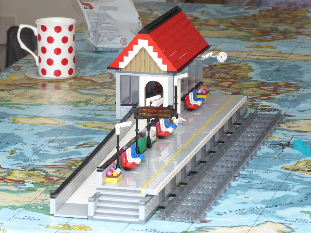 LEGO MOC Platform with Waiting Room and Access Ramp by Stormy ...