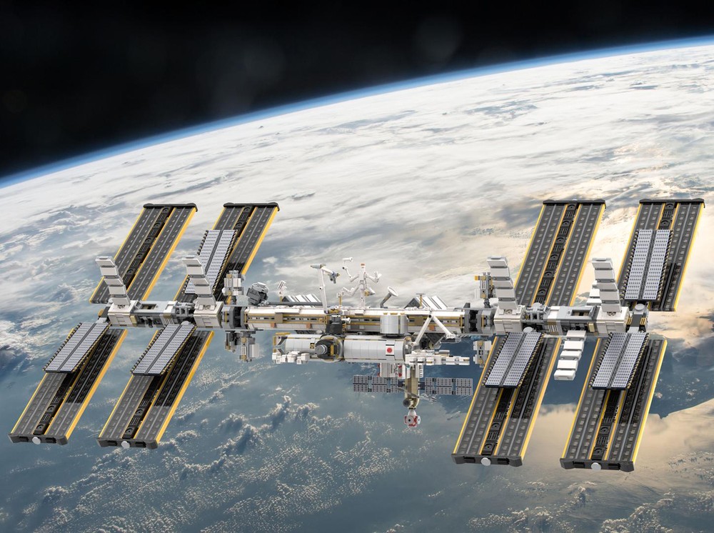 LEGO MOC International Space Station [1/110 scale] by phreaddee ...