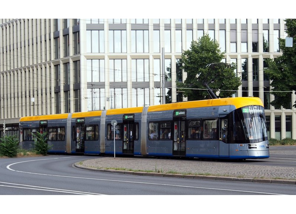 LEGO MOC Tram LVB Leipzig (Solaris Tramino NGT10) [Normal+Motorized ...