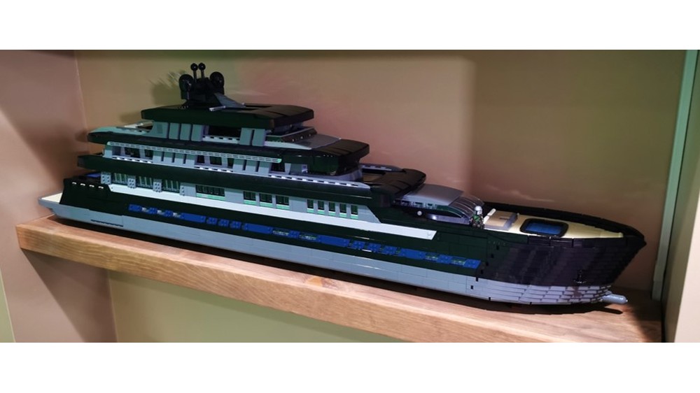 LEGO MOC Large Luxury Yacht - Mini-Fig scale by MrJBuilds | Rebrickable ...