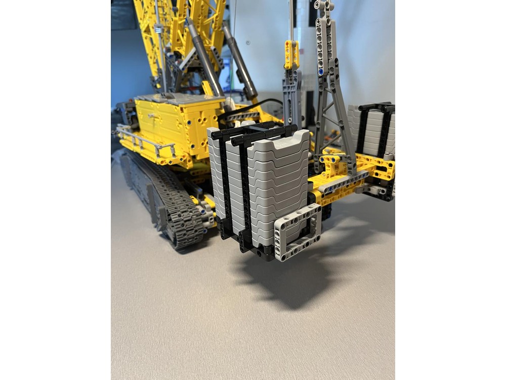 LEGO MOC Weight fixator for Liebherr Crawler Crane LR 13000 by cwbricks ...
