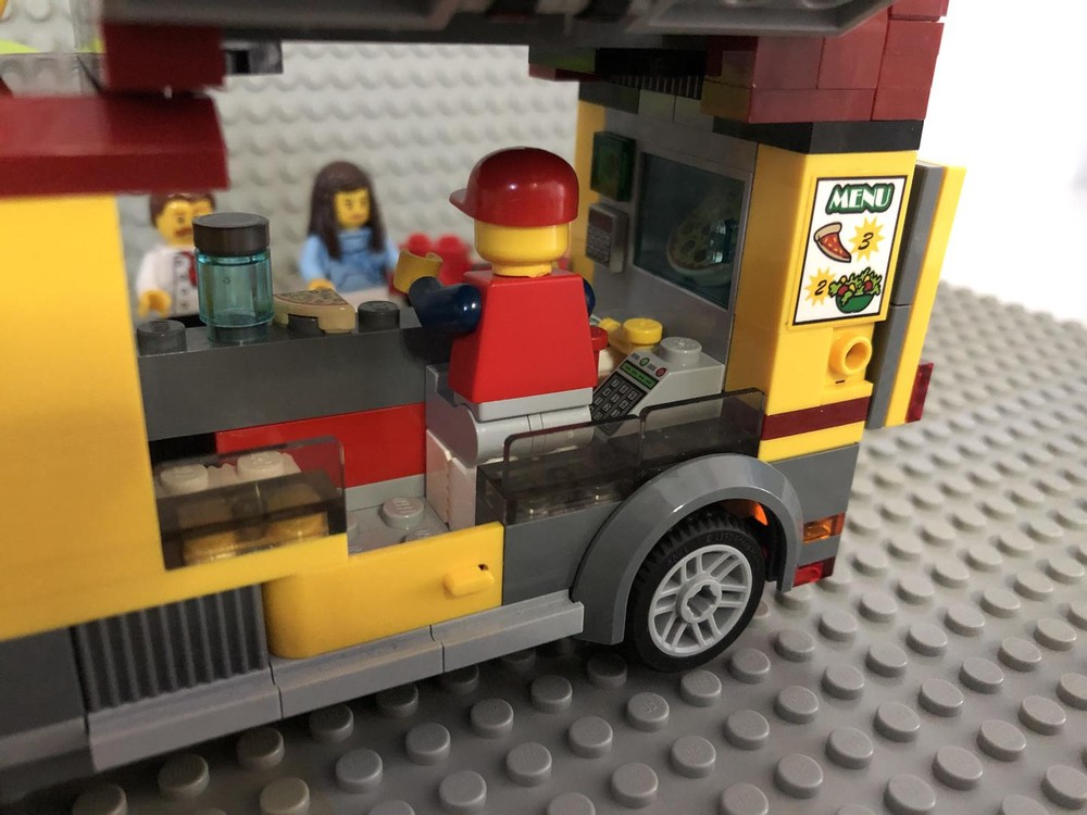 LEGO MOC Pizza Van Sit-in by DaFra_King | Rebrickable - Build with LEGO