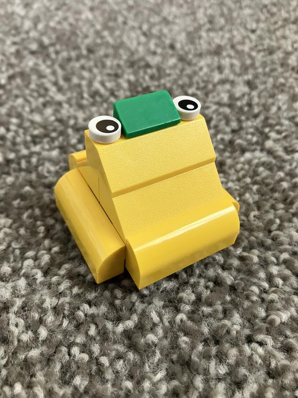 LEGO MOC Simple Yellow Frog by legodallin | Rebrickable - Build with LEGO