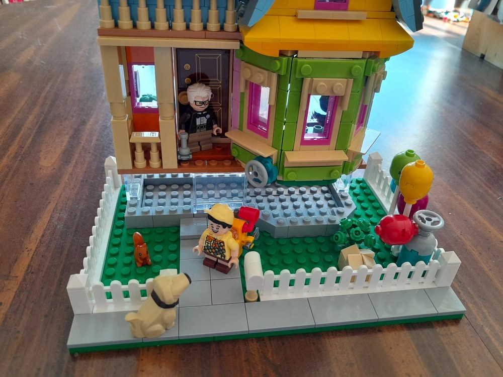 LEGO MOC Carl's House Goes UP! by WaltLemke | Rebrickable - Build with LEGO